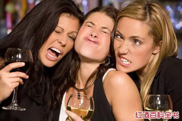 资深酒友揭秘:千万不要爱上红酒女人